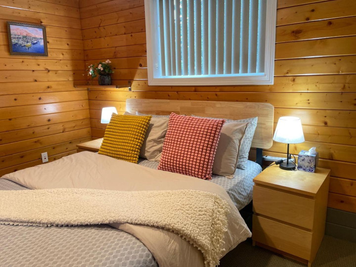 Whispering Pines Farmhouse - Redmond, WA