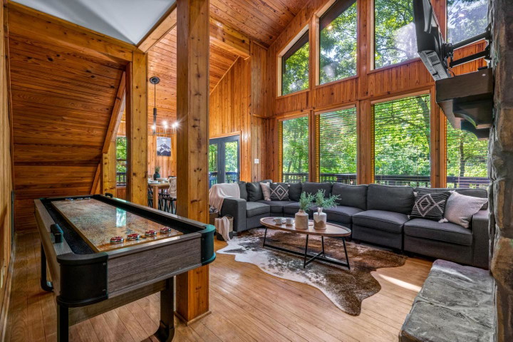 Escape To Sugar Chalet: The Rustic Modern Retreat - Gatlinburg, TN