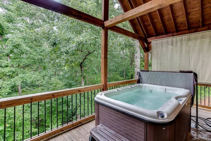 Deluxe Couples Cabin On Creek - Clermont, GA