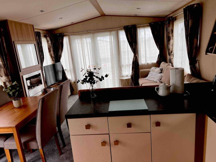 Peaceful Whitley Bay Getaway With Shared Indoor Pool - England