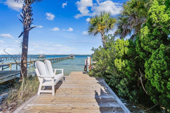 319 Panferio Dr - Gulf Breeze, FL