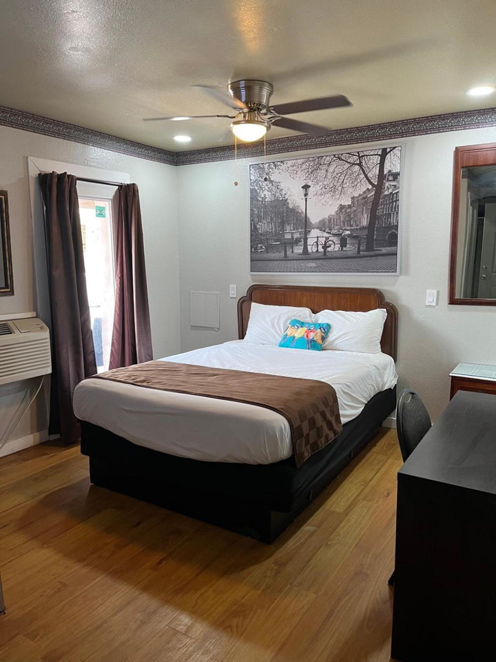 Outpost Motel - Dripping Springs, TX