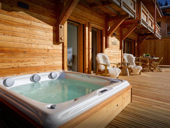 Lodge Nicola - Ovo Network - Taninges