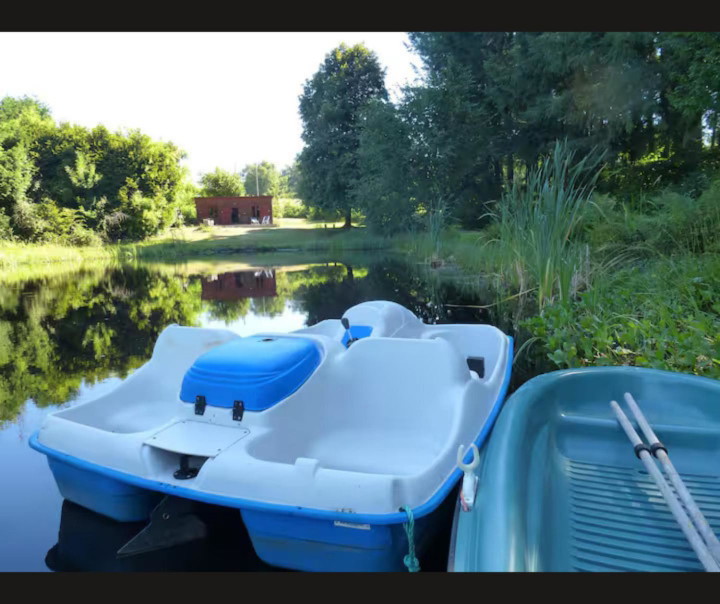 Cabane Limousine Au Bord D'un éTang - Puy du Fou