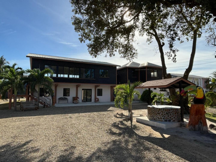The Toucan Inn - Belize