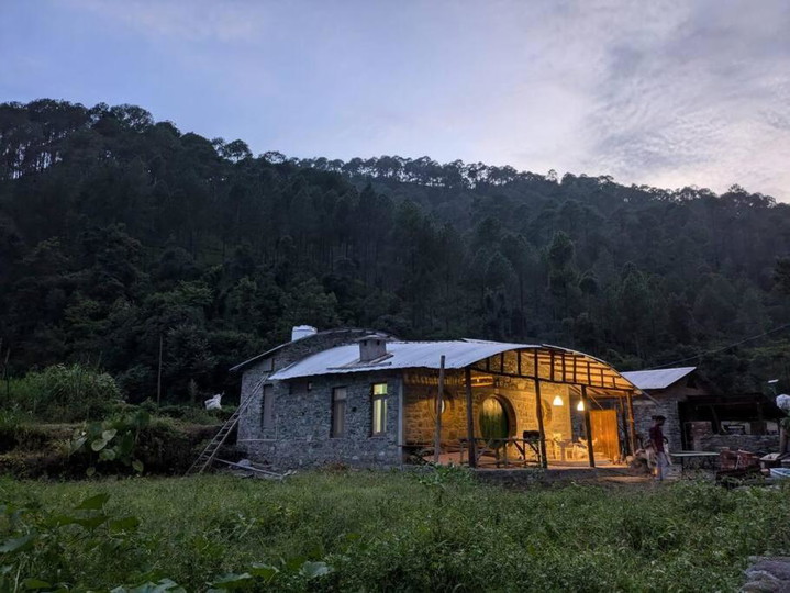 Riverside Hobbit House 10mins From Bhimtal - Nainital
