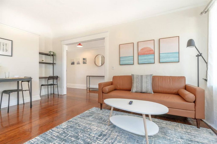 Modern Apt Near All Conveniences - Oakland, CA