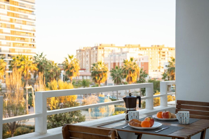 Apartamento Torre Cervantes, Moderno, Luminoso, A 5 Min De La Playa - Almería