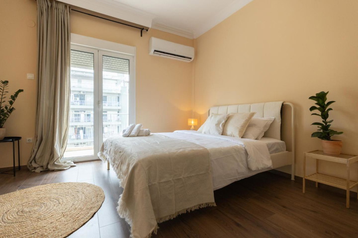 Main Avenue Balcony Apartment - Thessaloniki