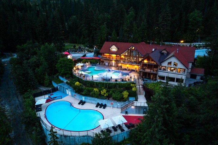 Halcyon Hot Springs Resort - Banff National Park