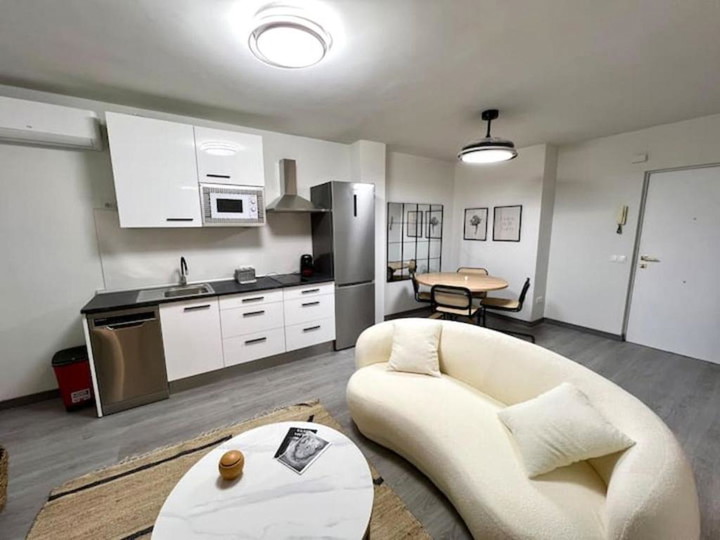 Three Bedroom Apartment In Rivas - Málaga