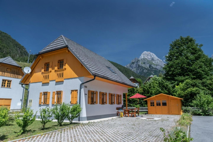 House Parabola - Soča