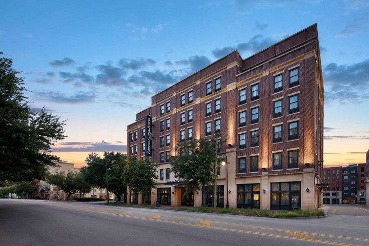 Fairfield Inn & Suites By Marriott Savannah Downtown Historic District - Savannah, GA