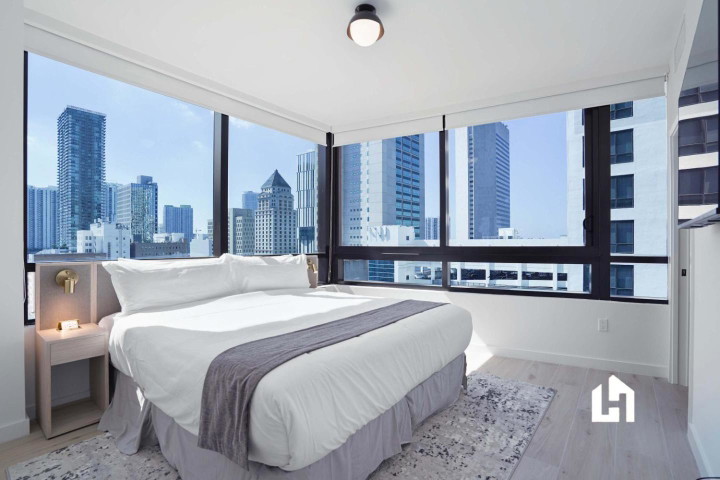 High-rise Condo - Skyline Views Pool - South Beach, FL