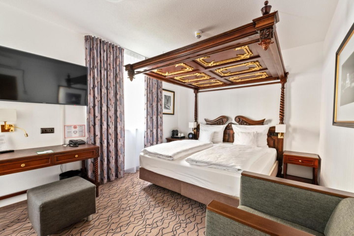 King's Hotel Center Superior - Putzbrunn