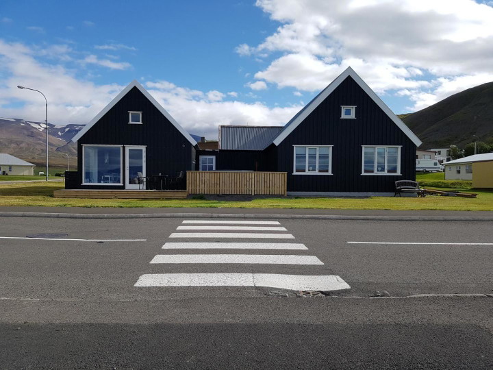 Grenivik Guesthouse - Greenland