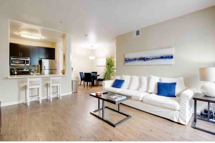 The Nest A Spacious 1 Bedroom Apartment With A Pool View - Los Angeles