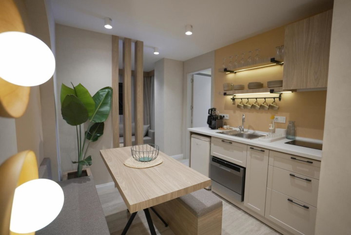 Leos Apartments 22 Brand-new Boho Chic Apartment - Side