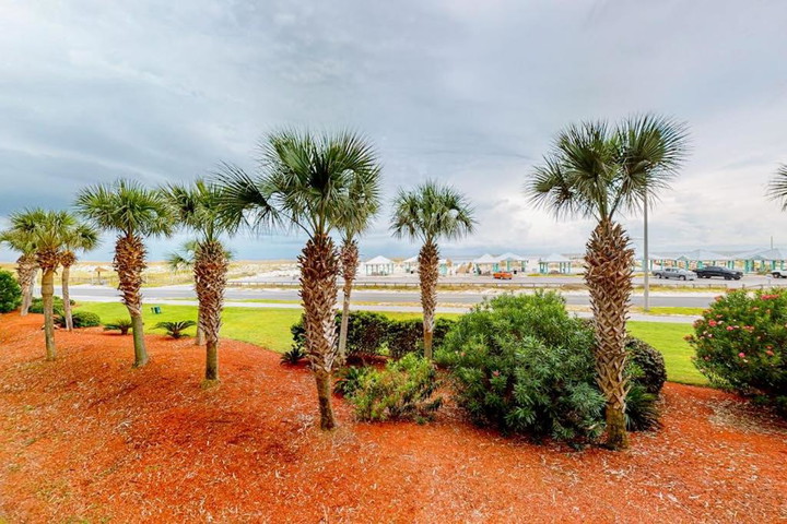 Beachfront Condo With Pool Gulf-view Balcony Central Ac & Washer&dryer - Gulf Breeze, FL