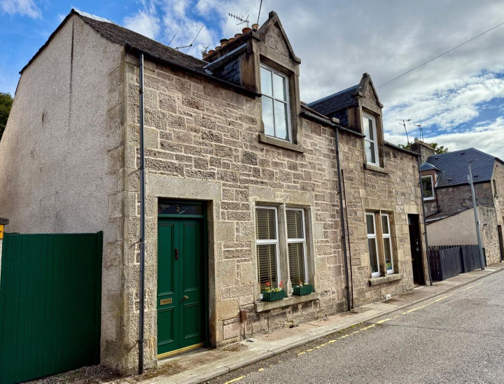 Rosebery House With Private Garden In Quiet Area Of City Centre - Loch Ness
