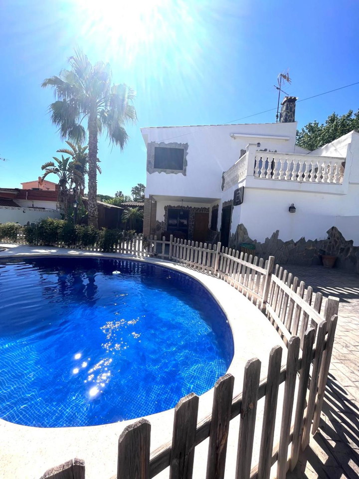 Villa En Valencia, Piscina Privada Y Metro 500m - Bétera