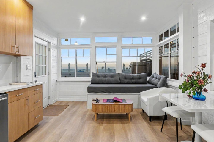 Pier View Retreat With Direct Beach Access A - Venice Beach, CA