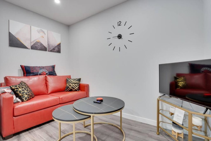 Modern & Private 1-bedroom Apartment - Windsor, ON, Canada
