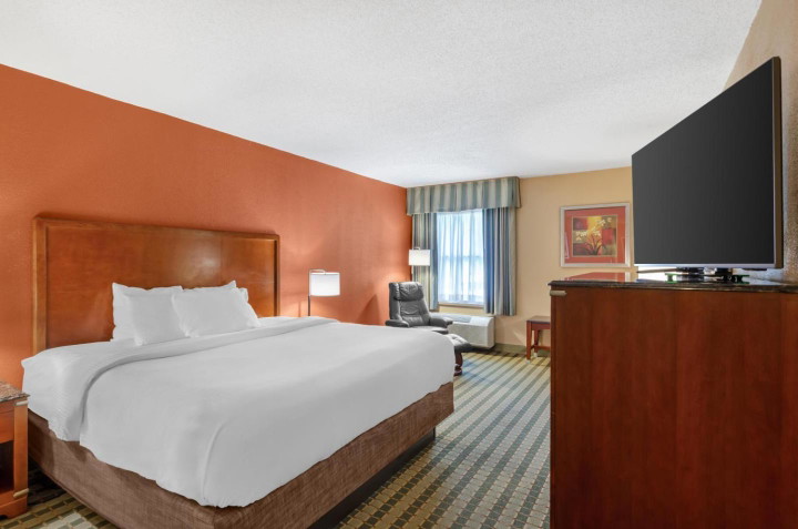 Best Western Plus Inn At Valley View - Roanoke, VA