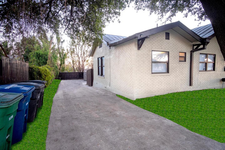 Cozy Downtown Guest House 2br/1ba Sleeps 8 - San Antonio, TX