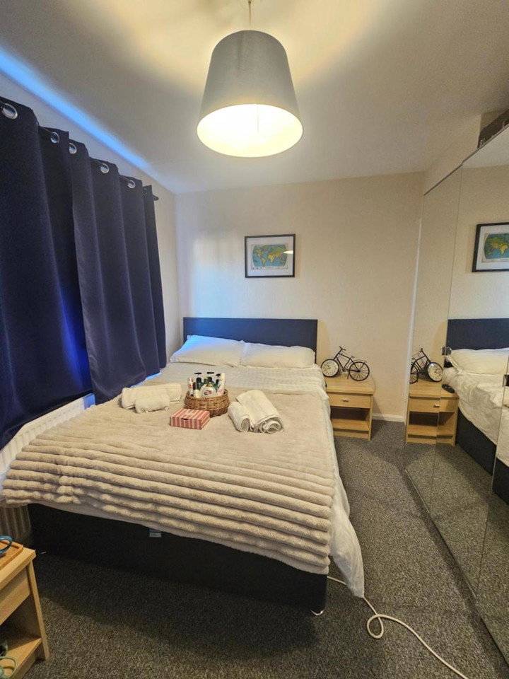 Double Bedroom Located Close To Manchester Airport - Altrincham