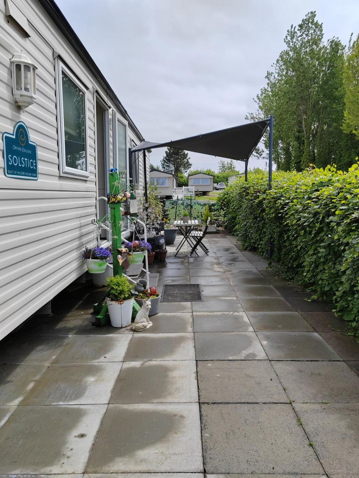 "Dew Drop Inn" - Fife