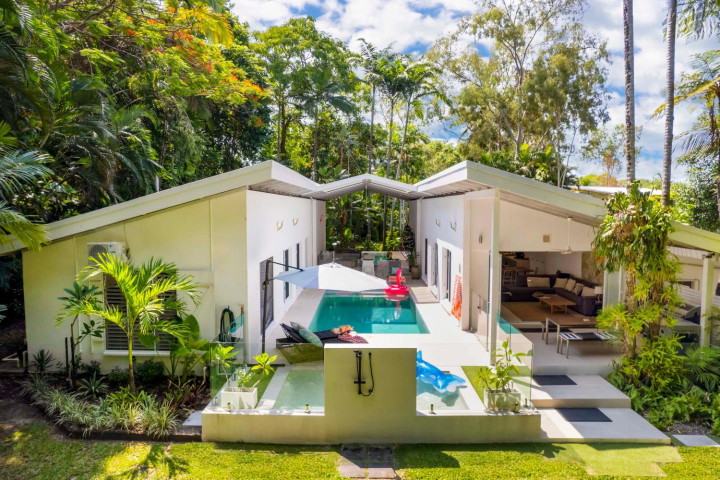 Pavilions In The Palms Heated Pool Short Path To Beach Five Bedrooms Sleeps 14 - Queensland