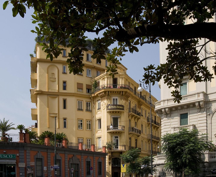 Pinto-storey Hotel - Campanie