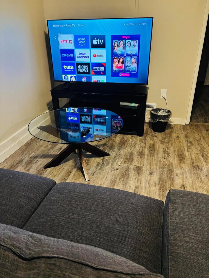 Upper Floor Private 1-bedroom Suite With Parking - Calgary