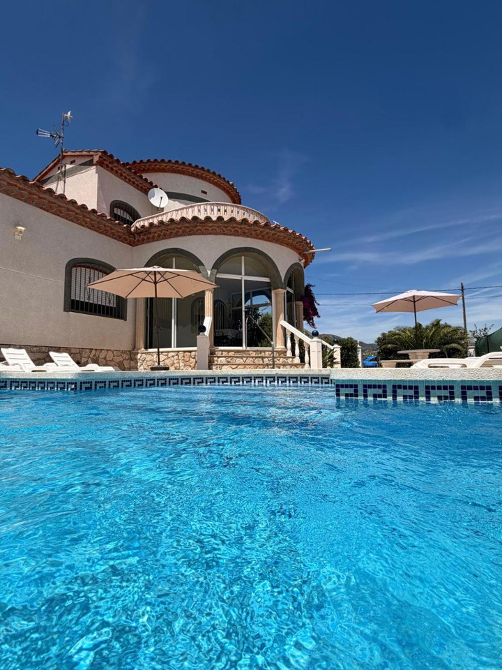 Amarella Costa Dorada - Apartamentos Privados En Villa Mediterránea Con Amplia Piscina Y Zonas Bbq - Costa Daurada (Spain)
