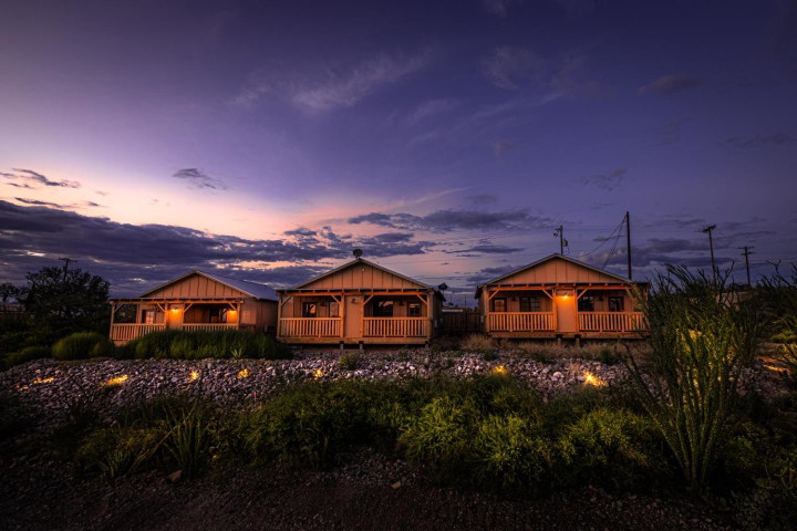-Pet Friendly- Miners Cabin #5 -Two Double Beds - Private Balcony - Arizona