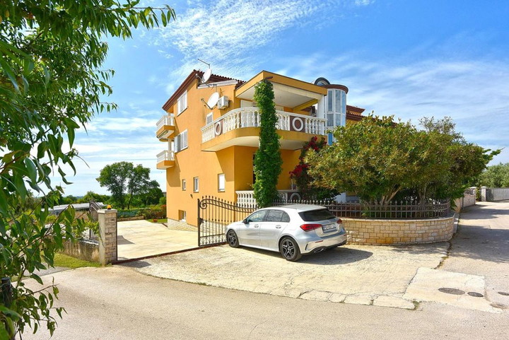 Moderne Ferienwohnung Mit Balkon, Bbq, Wlan, Klima - Alps