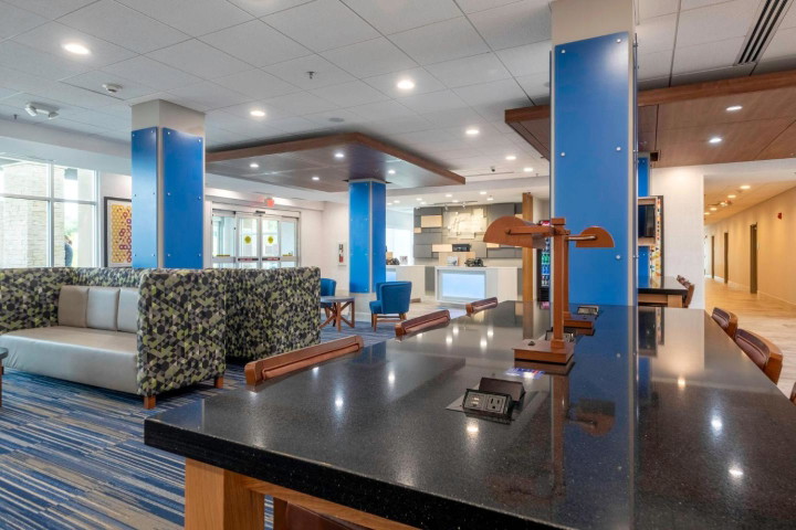 Holiday Inn Express & Suites - Staunton By Ihg - Shenandoah National Park