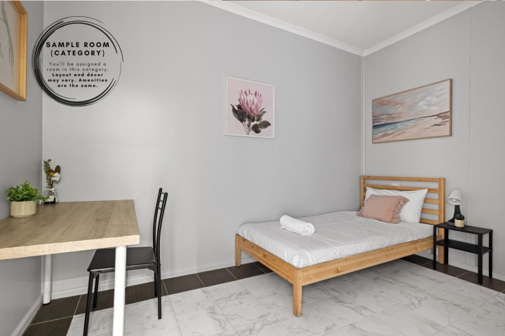 Light & Simple Single Room In Courtyard - Peakhurst Area - Shared Bathroom - Burwood
