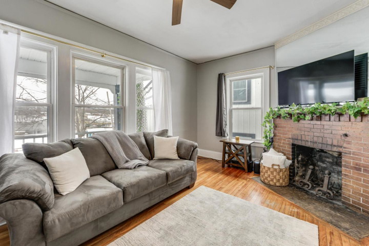 8 Mi To Micron Technology! Walkable Phoenix Gem - Phoenix, NY