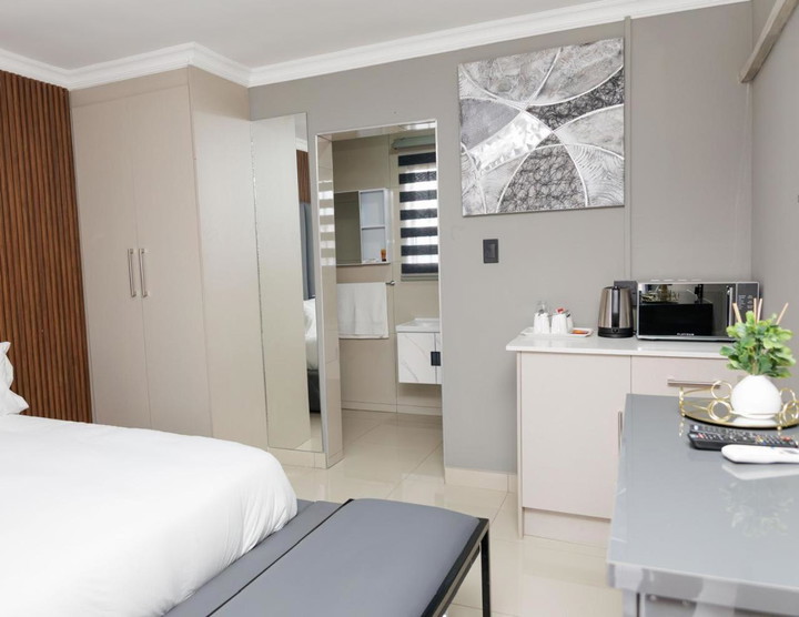 Marikana Guest House - Jane Furse