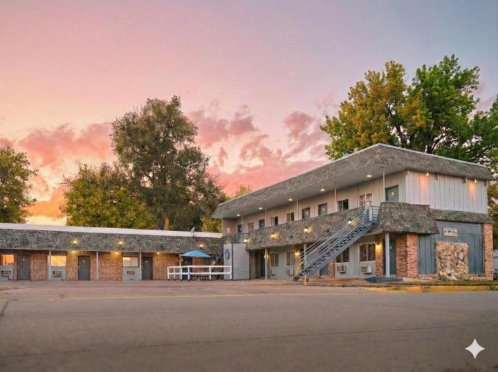 The Oakwood Inn - Sterling, CO