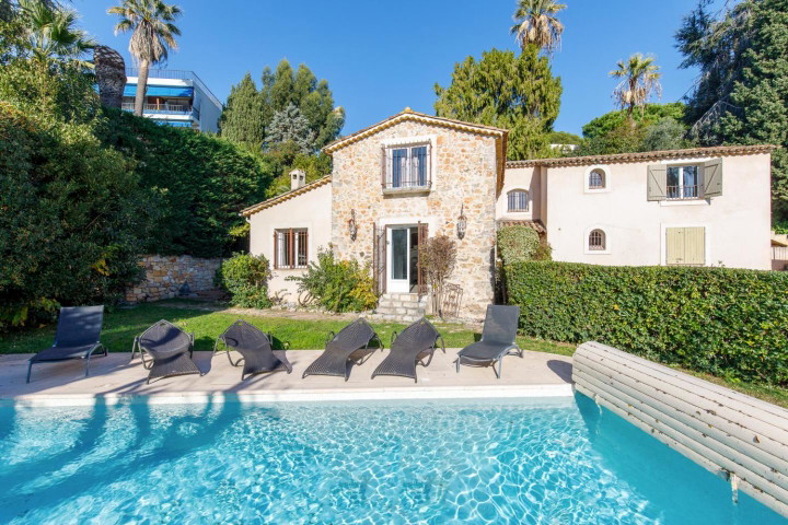 Pour Vos Vacances à Cannes, Voici Une Ravissante Villa De 6 Chambres Avec Piscine Privée - Cannes