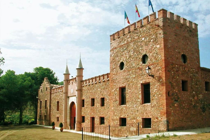 Masía De San Juan - Casas Número 2 Y 4, Con Piscina En Masía Fortificada - Altura, Spain