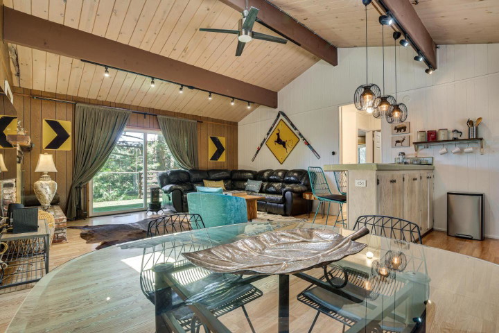 Overlooking Lake Gregory! Crestline Family Cabin - Lake Gregory Regional Park, CA