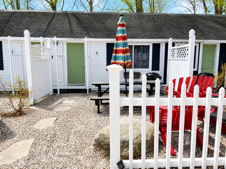 Cottage 4 - Year Round Pet Friendly 50 Fee 1 Bed W Loft 1 Bath & Courtyard - Wolfeboro, NH