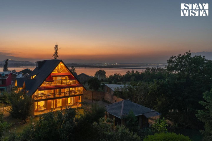 Emaarat Chalet By Sova, Stayvista - Gazebo & Bbq - Srinagar