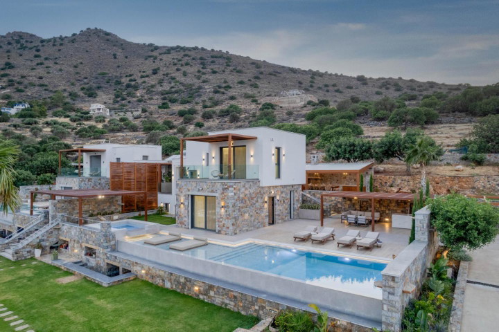 Zeus Luxury Villas - Elounda