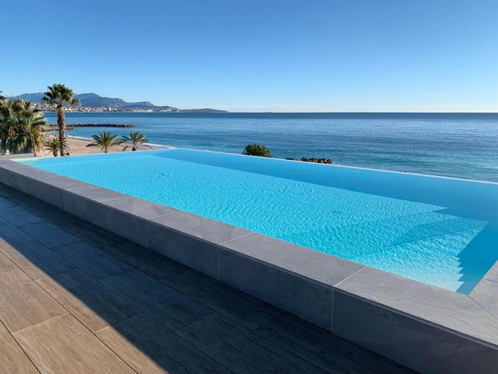 Appartement Climatisé Les Pieds Dans L'eau Pour 6 Personnes Avec 1 Suite Parentale, 1 Chambre Double Et 1 Mini Chambre Piscine Sur Le Toit Clim Garage - Villeneuve-Loubet
