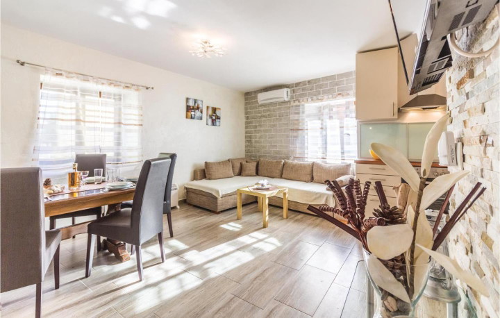Three-bedroom Holiday Home In Pomer - Banjole